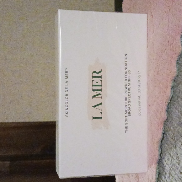 La Mer | Makeup | La Mer Powder Foundation 2 Rose 33oz | Poshmark